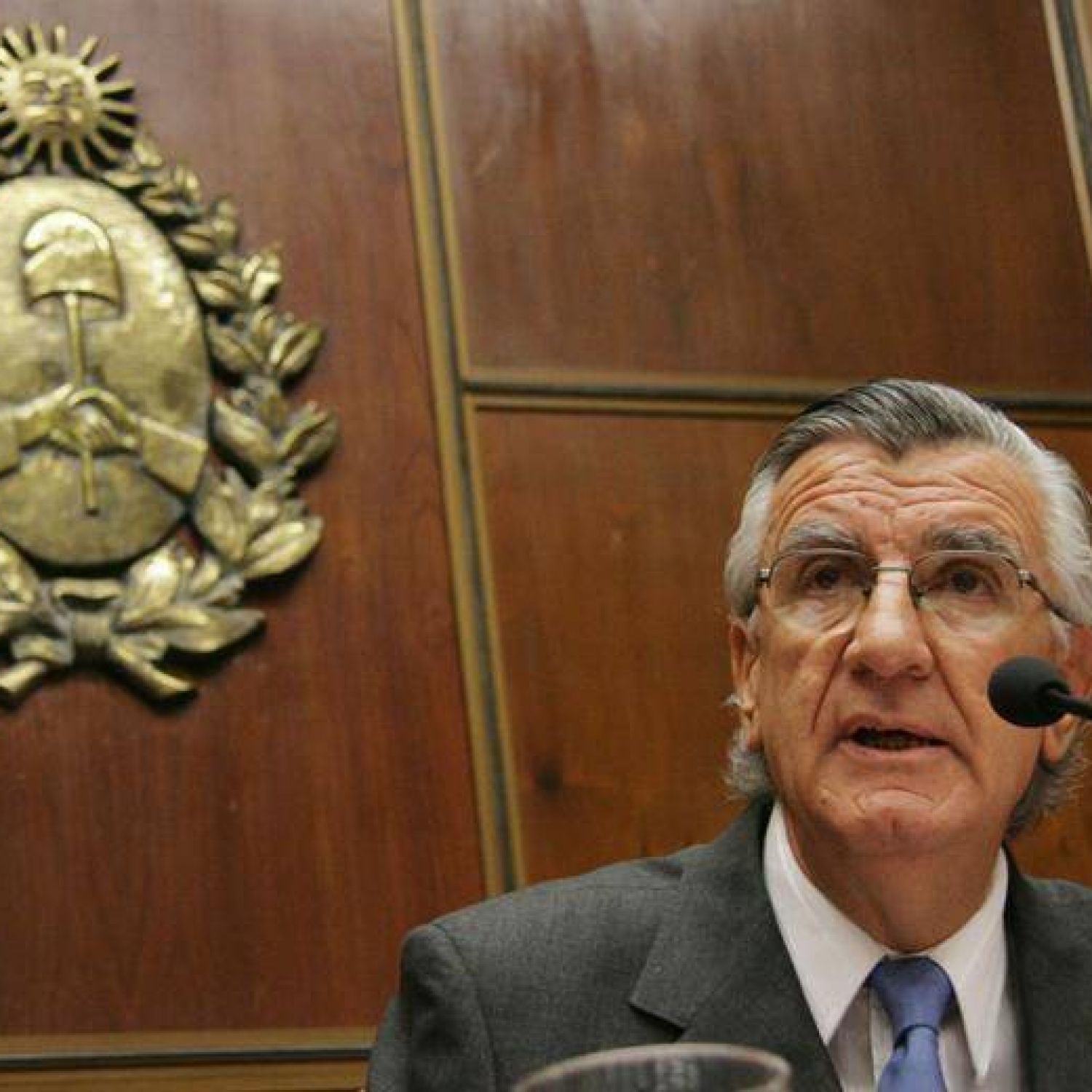 José Luis Gioja llega para la firma del Pacto de Padua