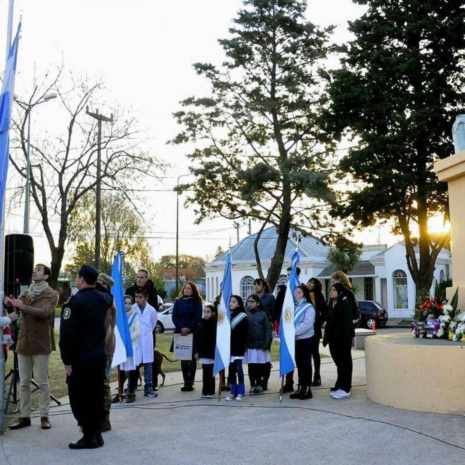 Emotivo acto oficial por el Día de la Bandera, en Junín