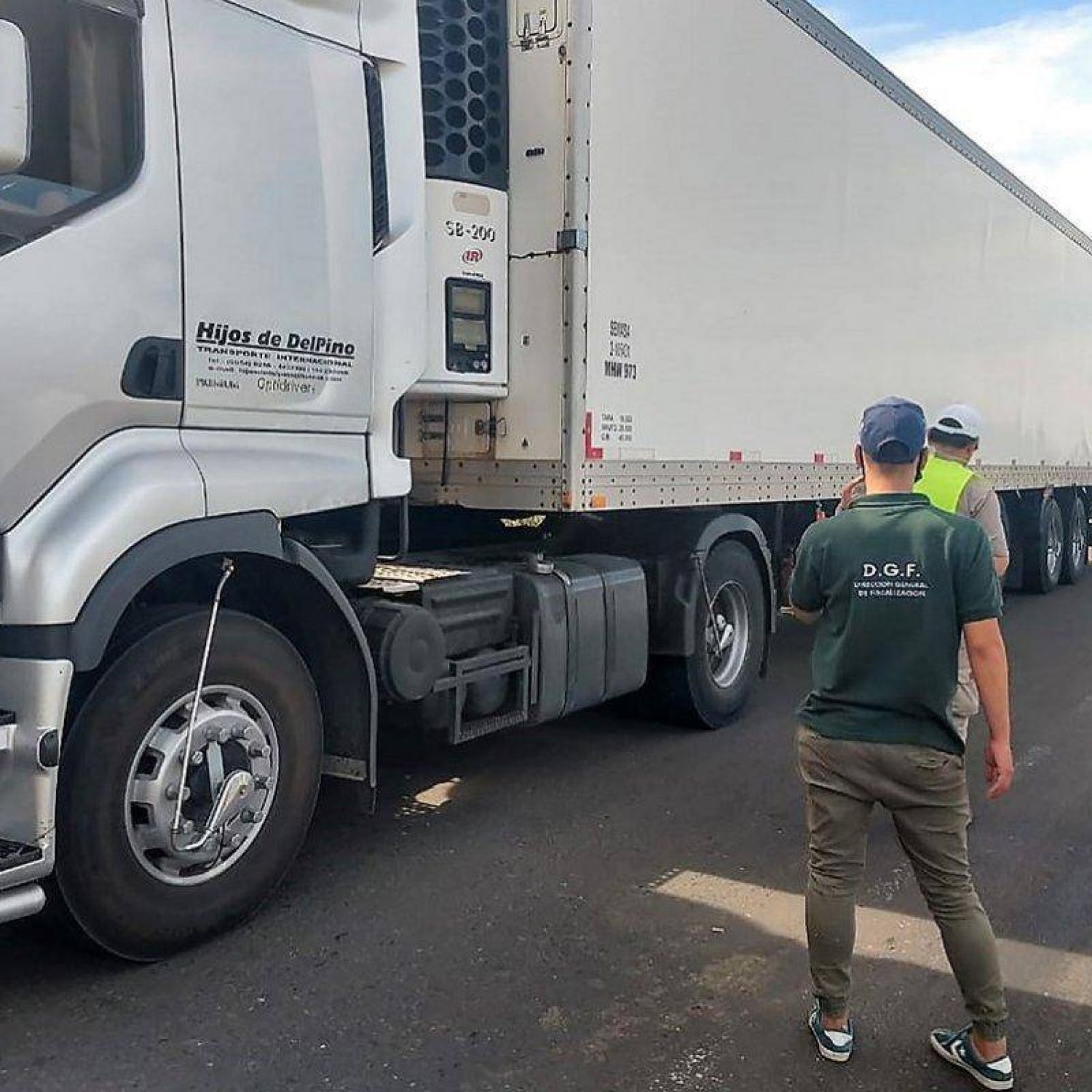 La provincia controla en rutas a camiones que transportan frutas ...