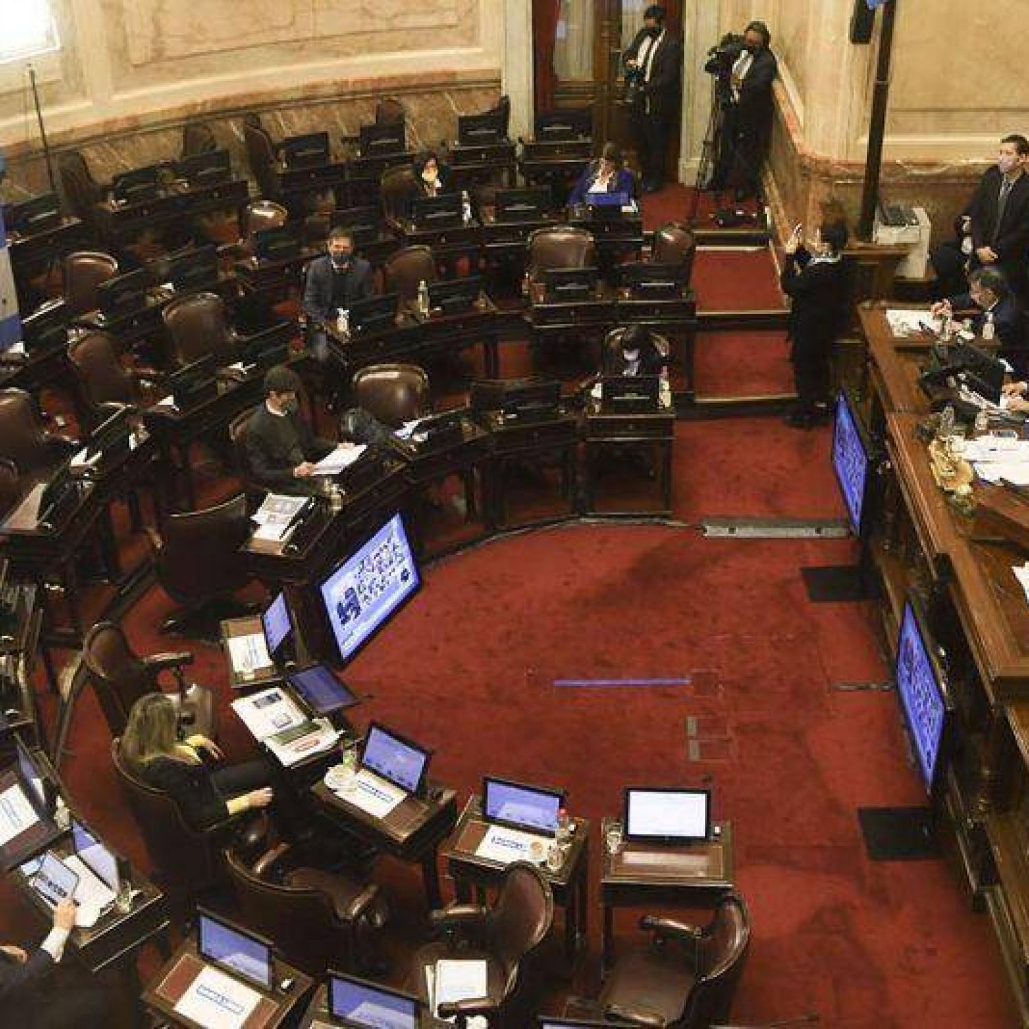 Sin debate y con consenso, el Senado convirtió en ley la postergación ...