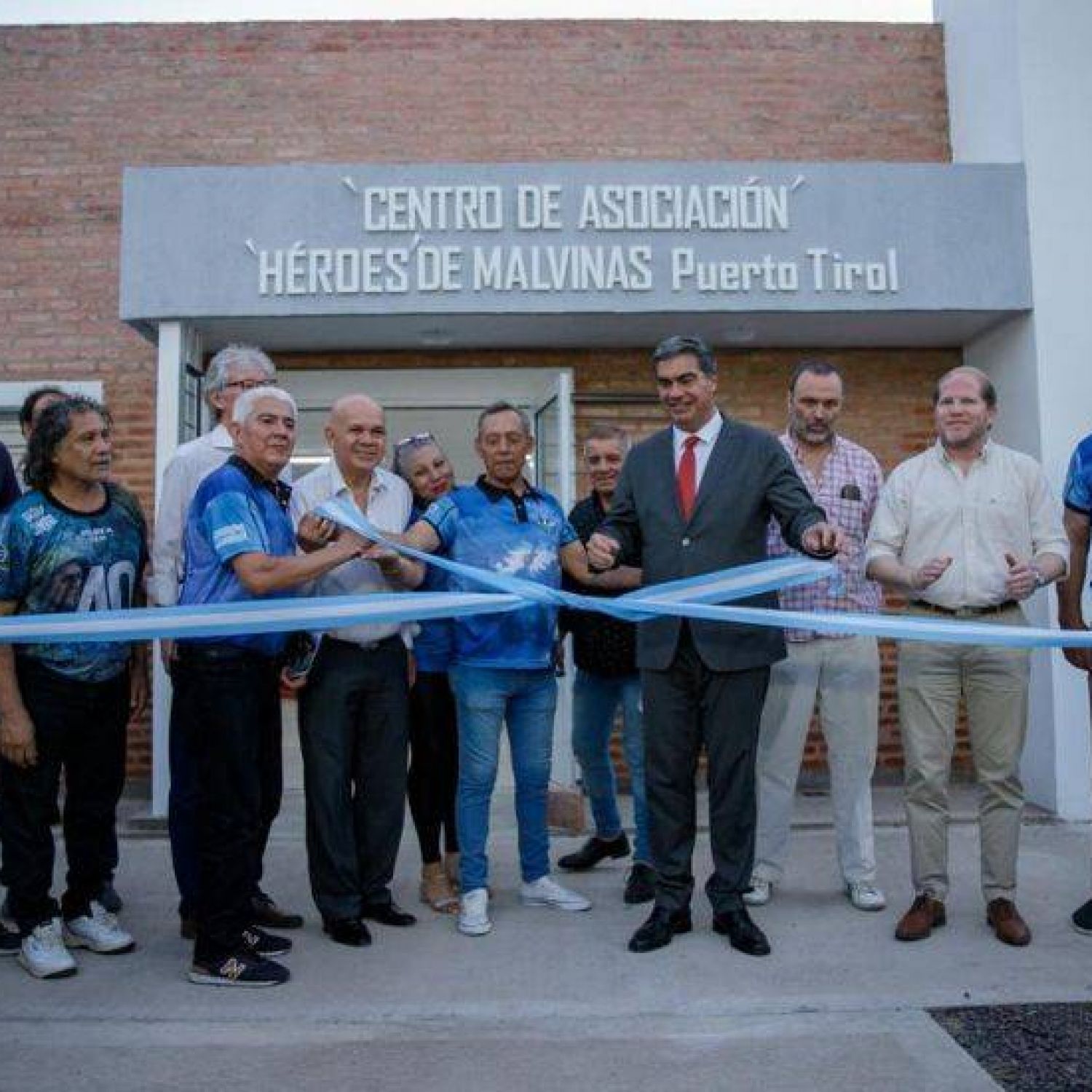 En un emotivo acto, quedó inaugurado el nuevo centro de ex combatientes ...