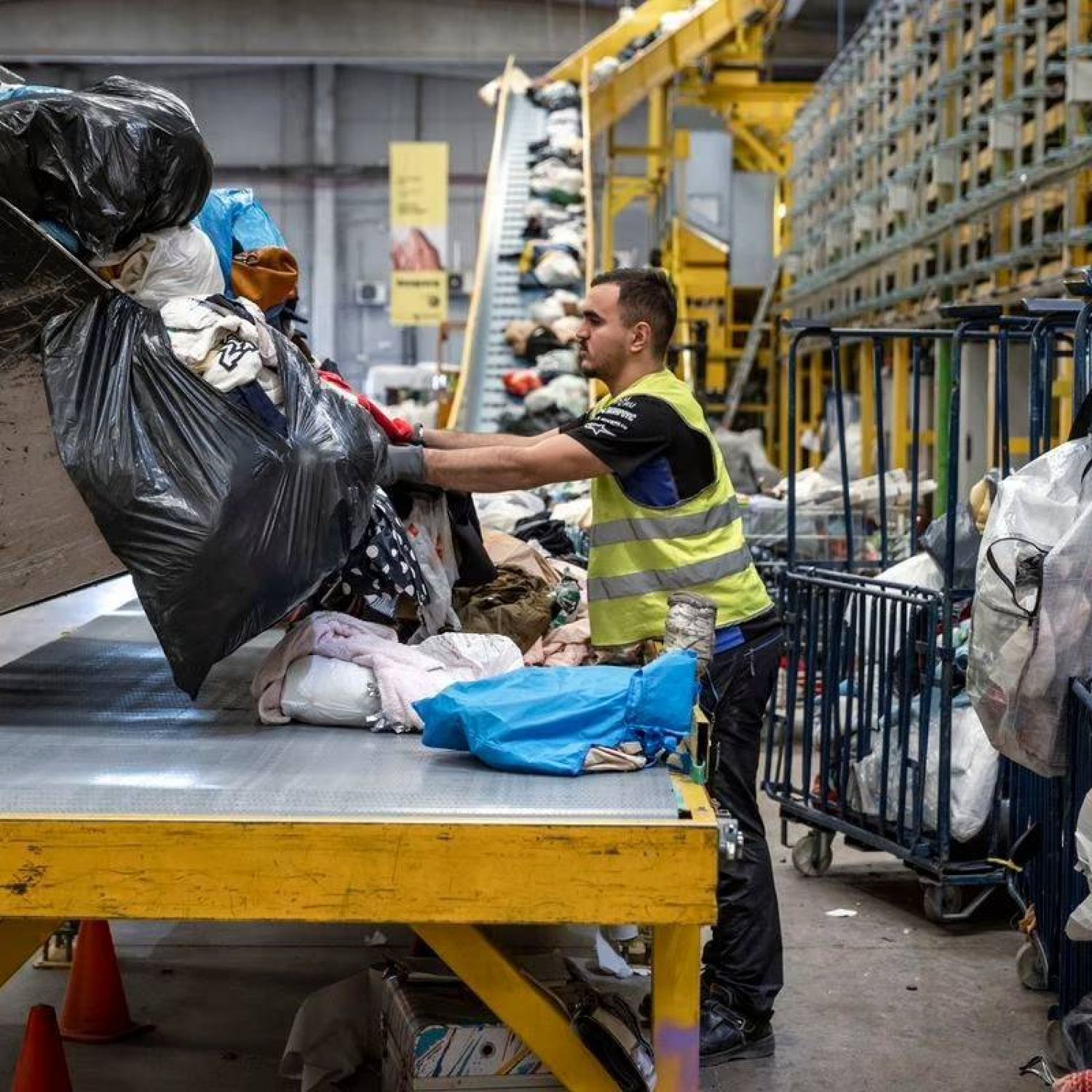 Cómo será el auge del reciclaje textil en 2025 y a dónde irá la ropa usada