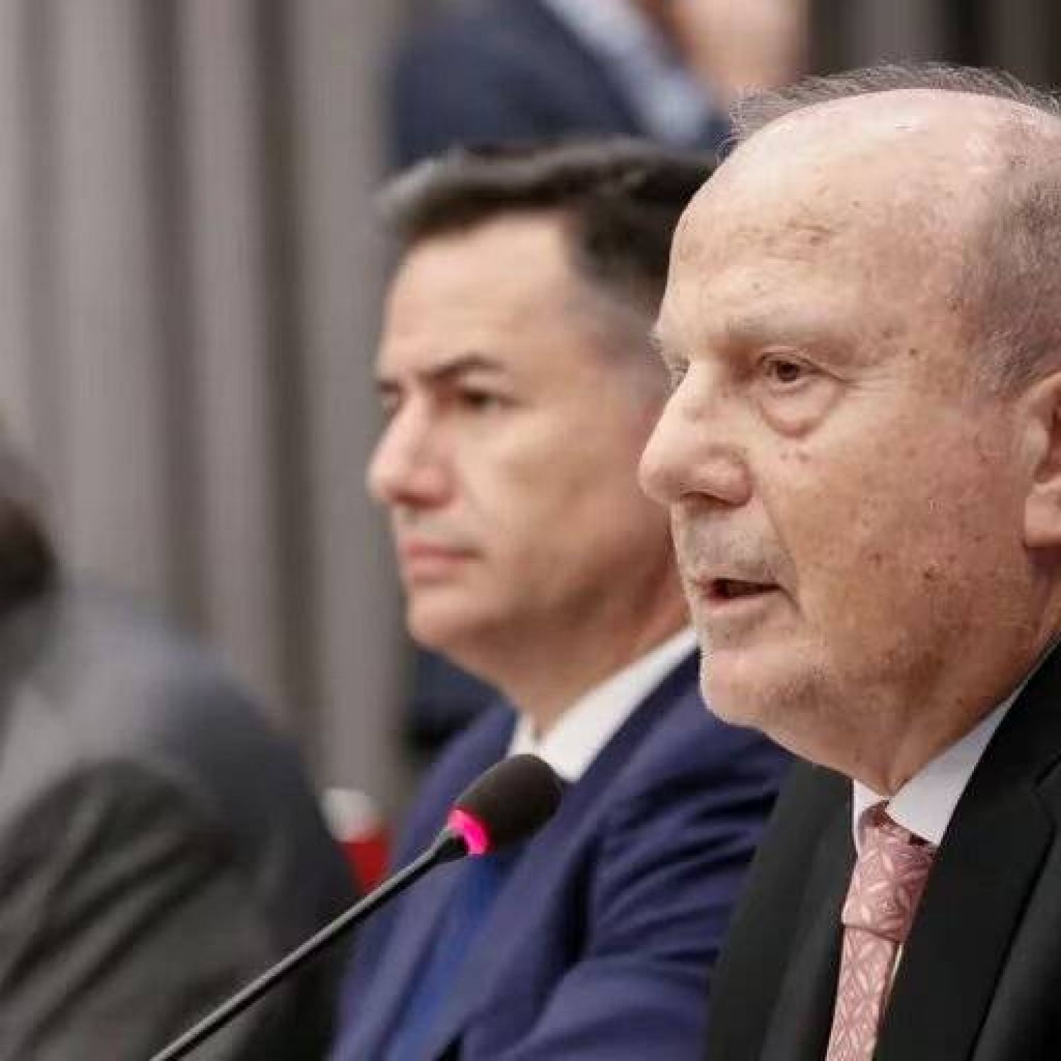 Javier Milei echó al ministro de Infraestructura, Guillermo Ferraro