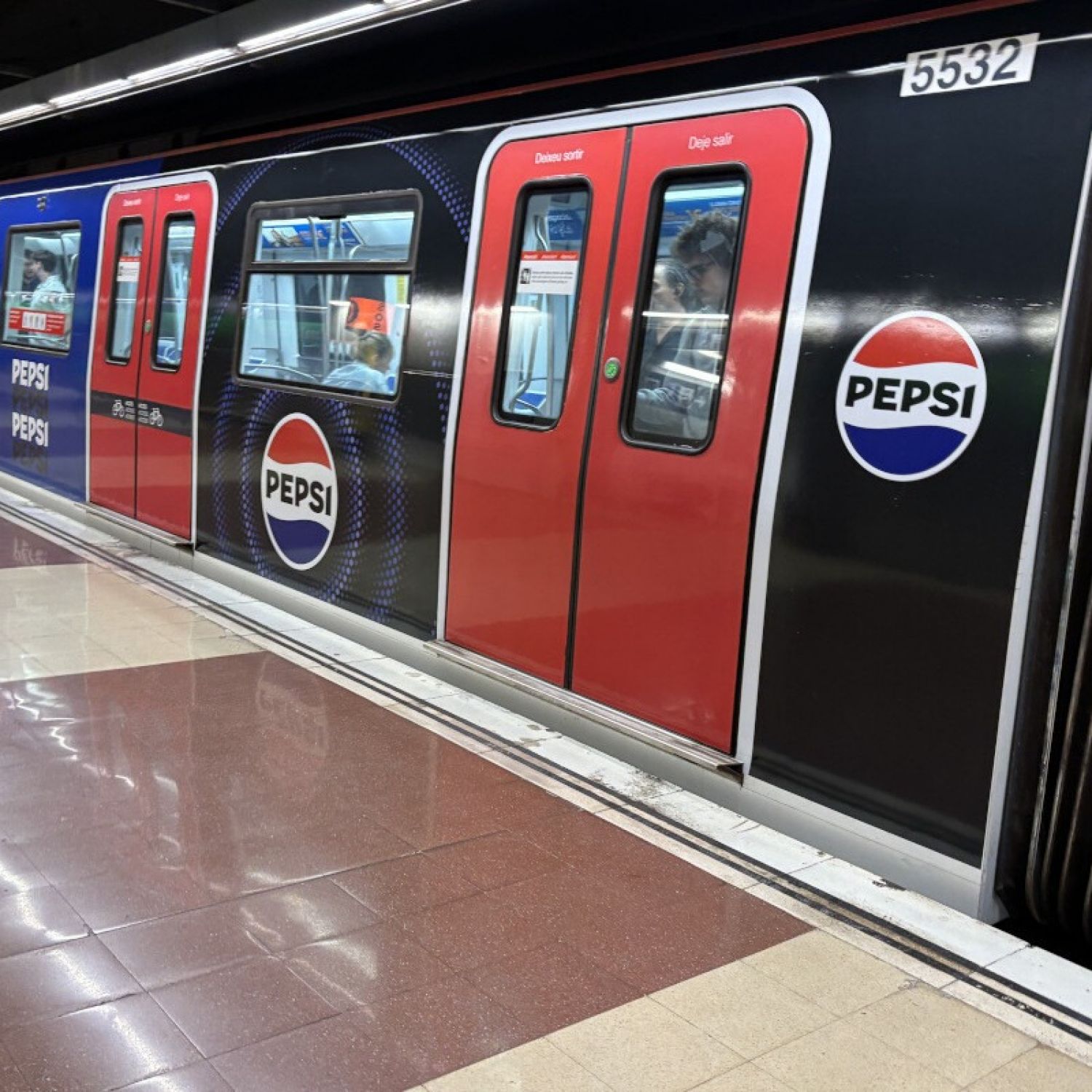 Por qué Pepsi está por todas partes en el metro de las grandes ciudades ...