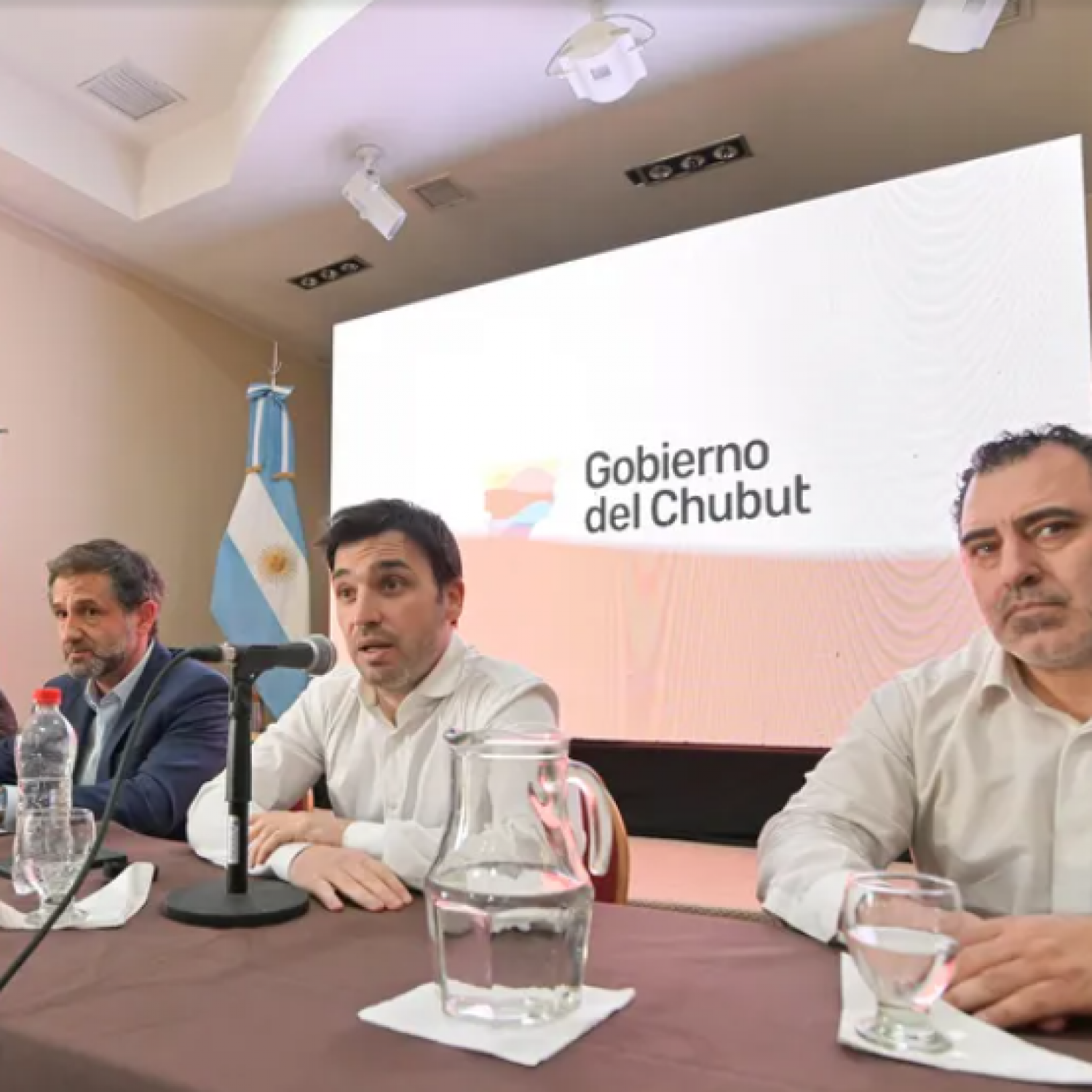 Ignacio Torres anunció los créditos hipotecarios "Casa Propia" en Chubut