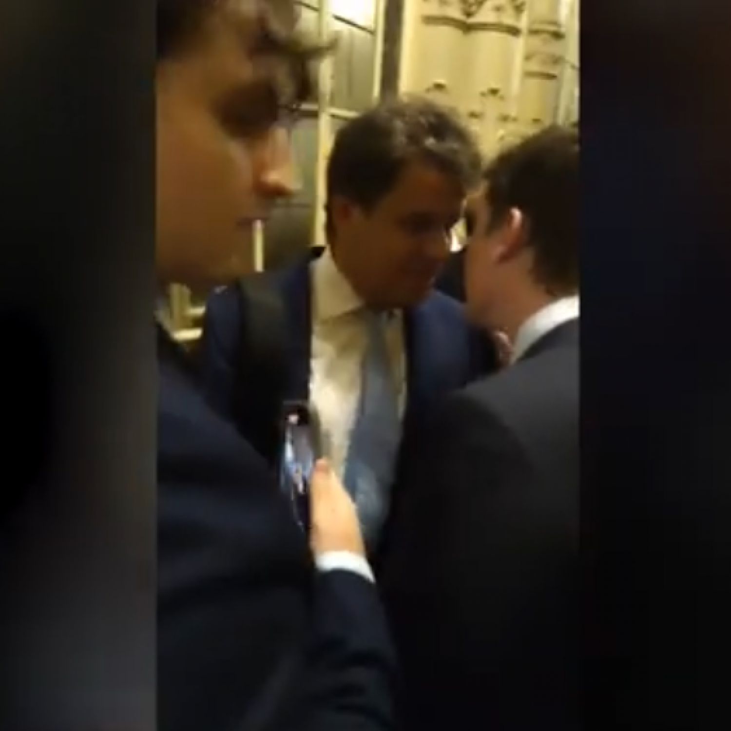 Santiago Caputo patoteó a Manes en los pasillos del Congreso: "Te voy a ...