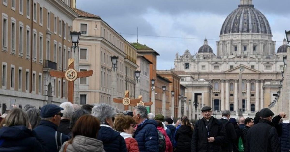 Catequesis del Papa: El hombre rico. Jesús «lo miró con amor»