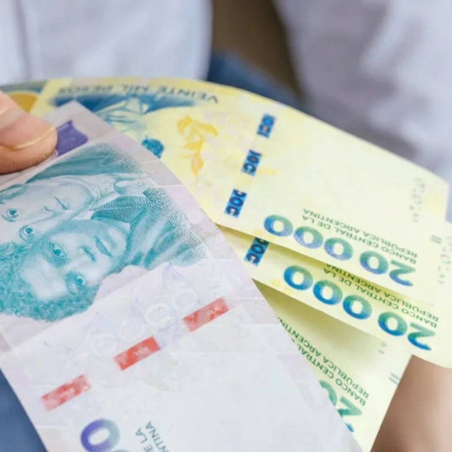 Aguinaldo 2025: 4 de cada 10 argentinos lo usarán para llegar a fin de ...