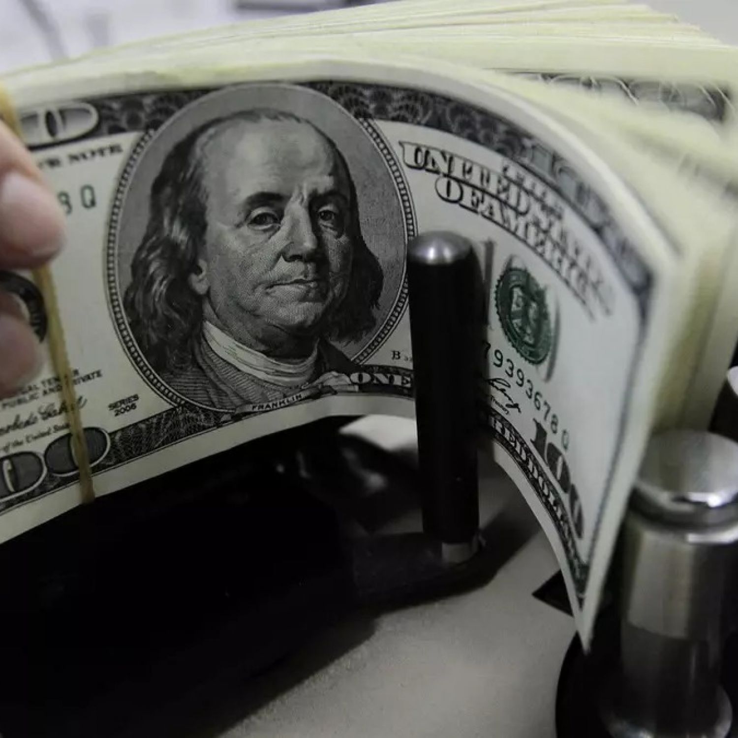 El dilema del Gobierno entre dólar domado y tasas altas promete ...