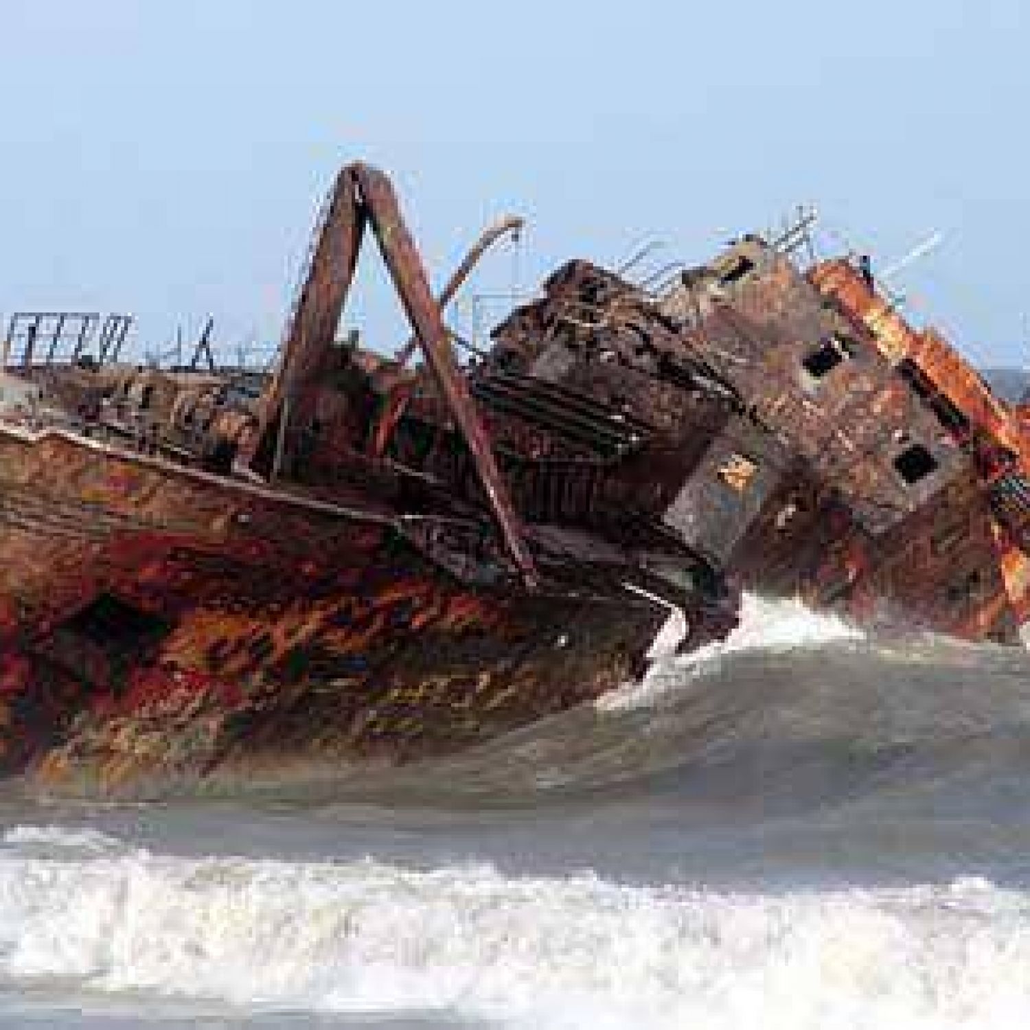 Se quebró el barco hundido en Quequén