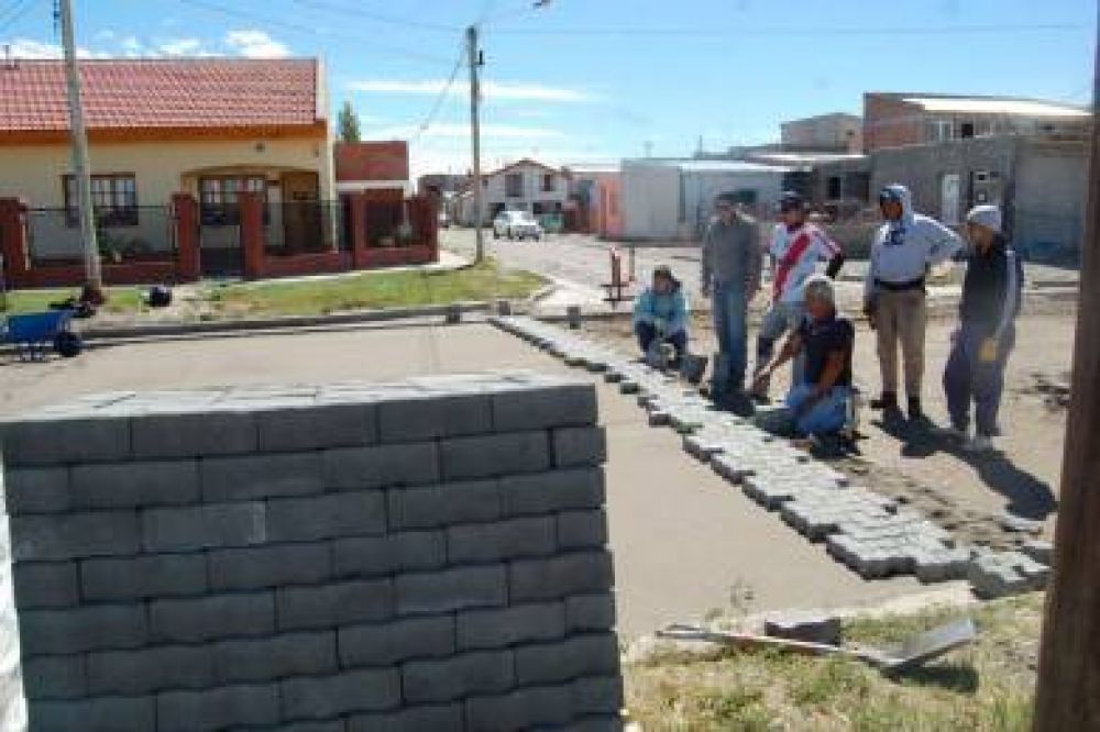 El Gobierno del Chubut avanza con las obras de adoquinamiento en Telsen