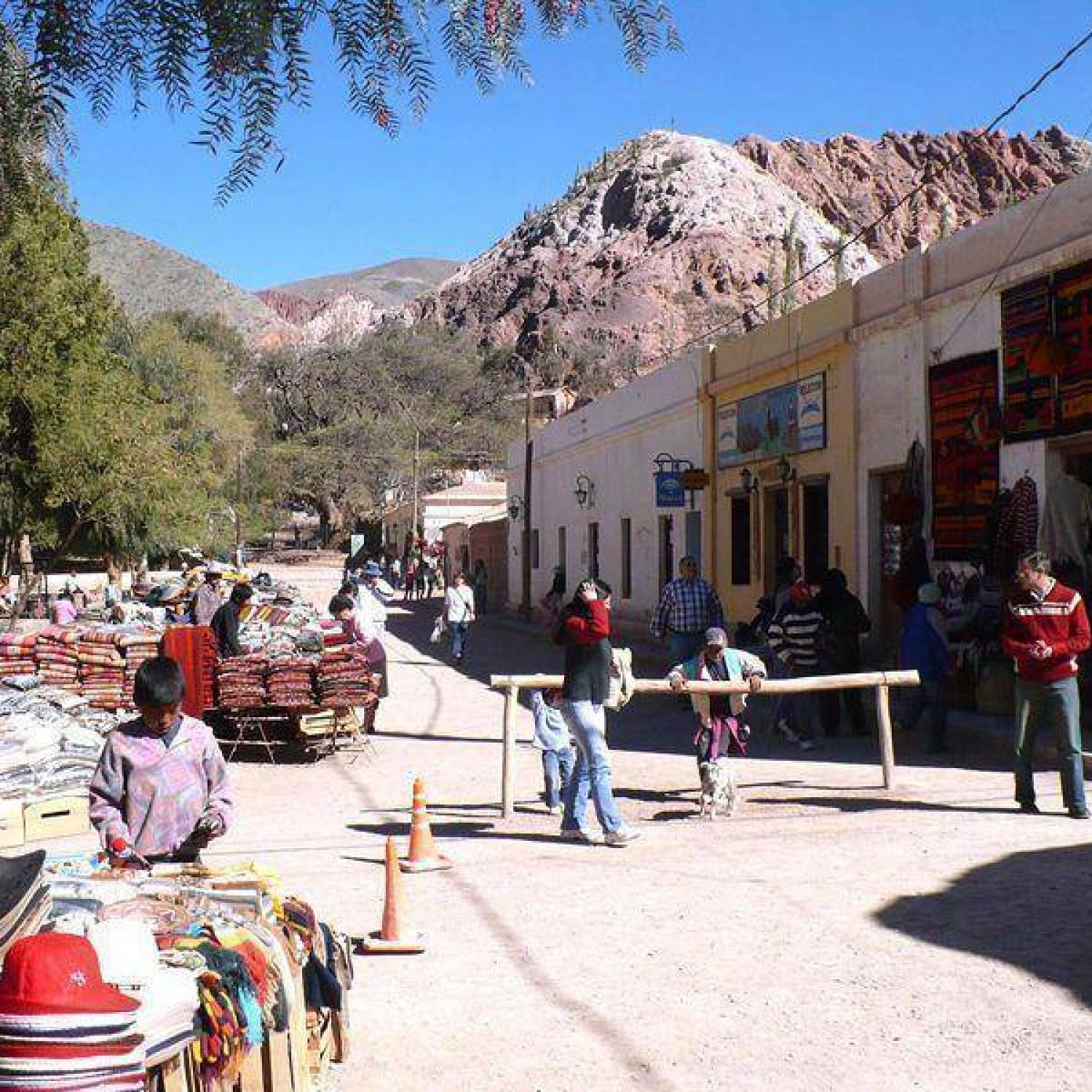 Purmamarca se moviliza por temporada de lluvias