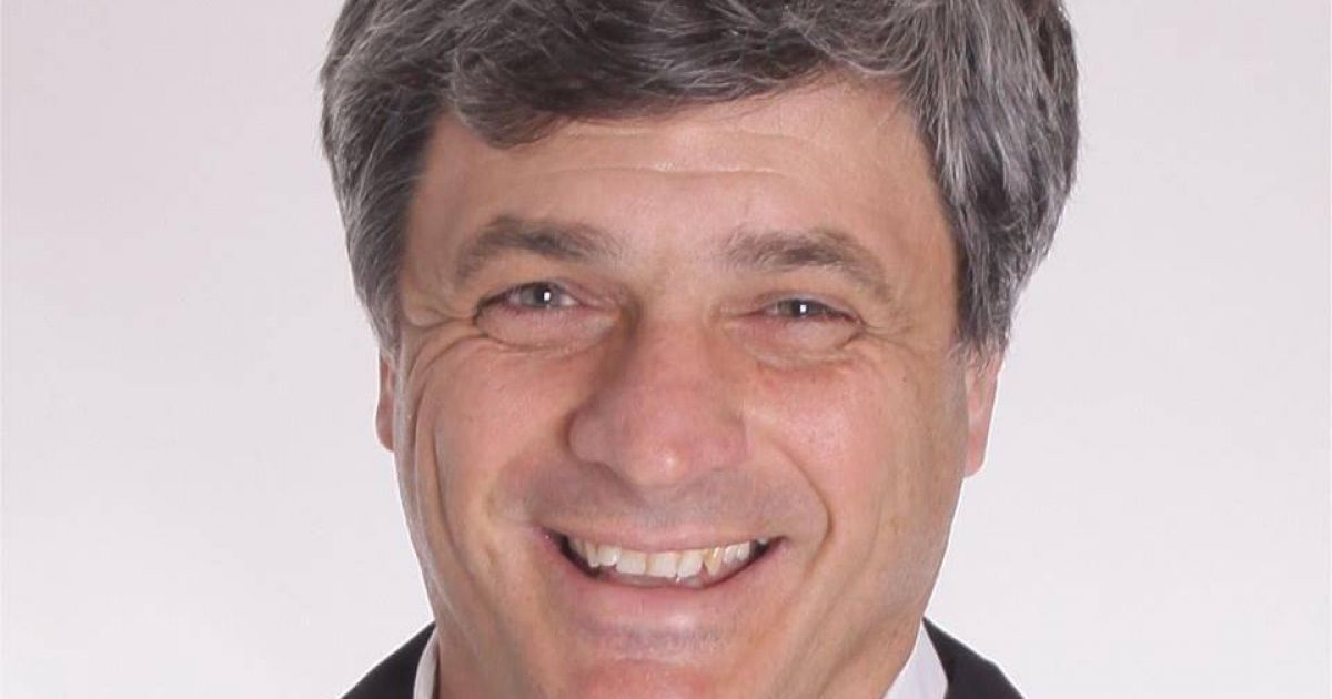 Biografia y Noticias de Adrián Oliver ||| TresLineas.com.ar