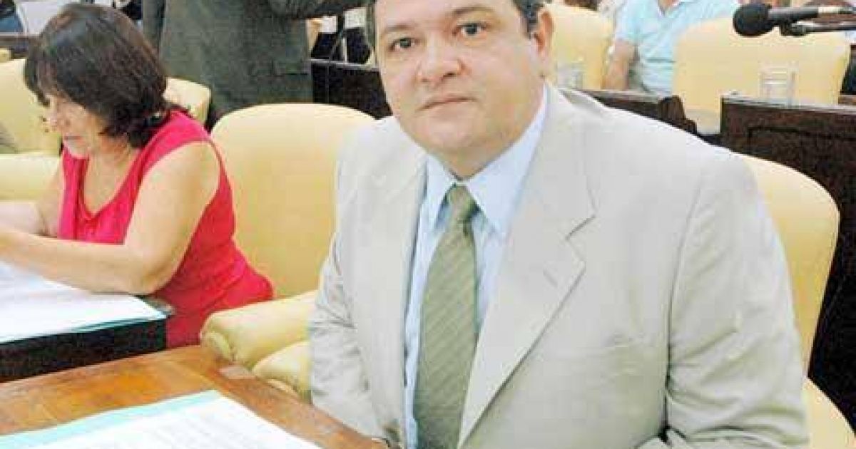 Biografia y Noticias de Hugo Acevedo ||| TresLineas.com.ar