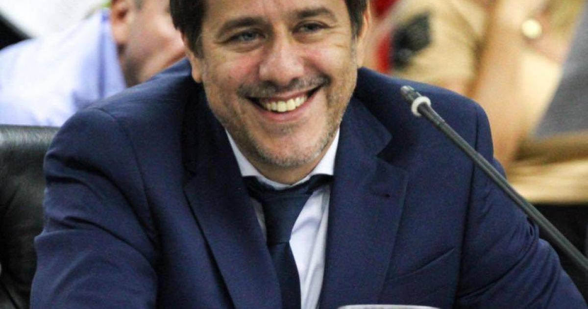 Biografia y Noticias de Mariano Recalde ||| TresLineas.com.ar